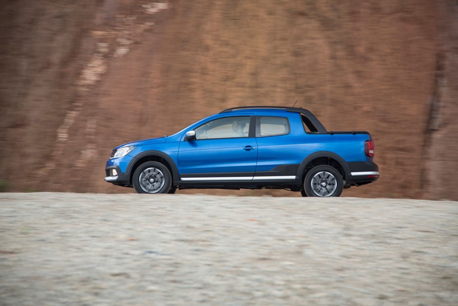 Comparativo: Nova Volkswagen Saveiro enfrenta Fiat Strada | Testes ...