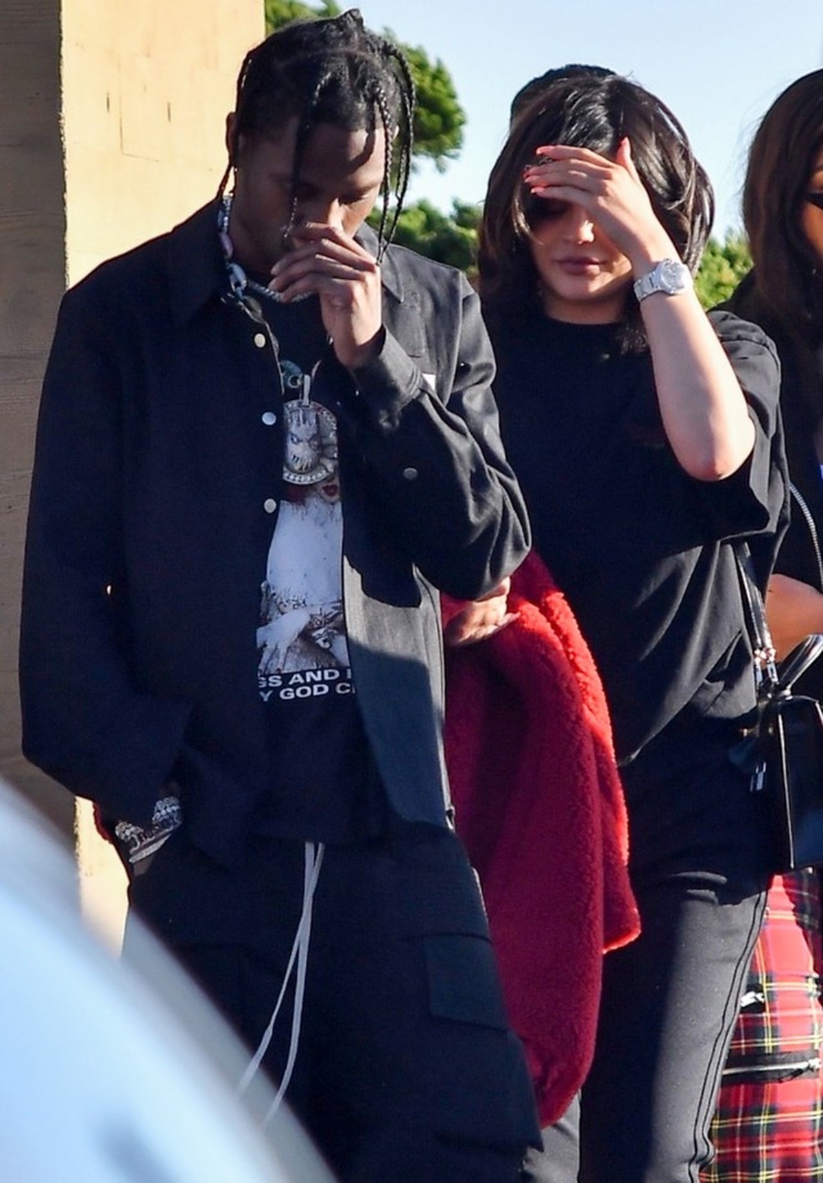 Kylie Jenner e Travis Scott saem juntos pela primeira vez após ...