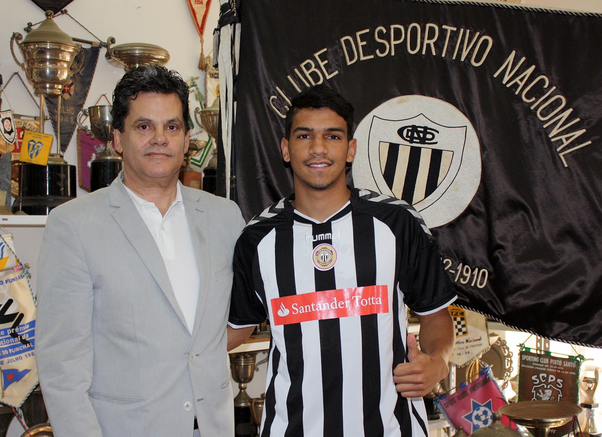 Botafogo-PB acerta a contratação do atacante Roniel, que estava na ...