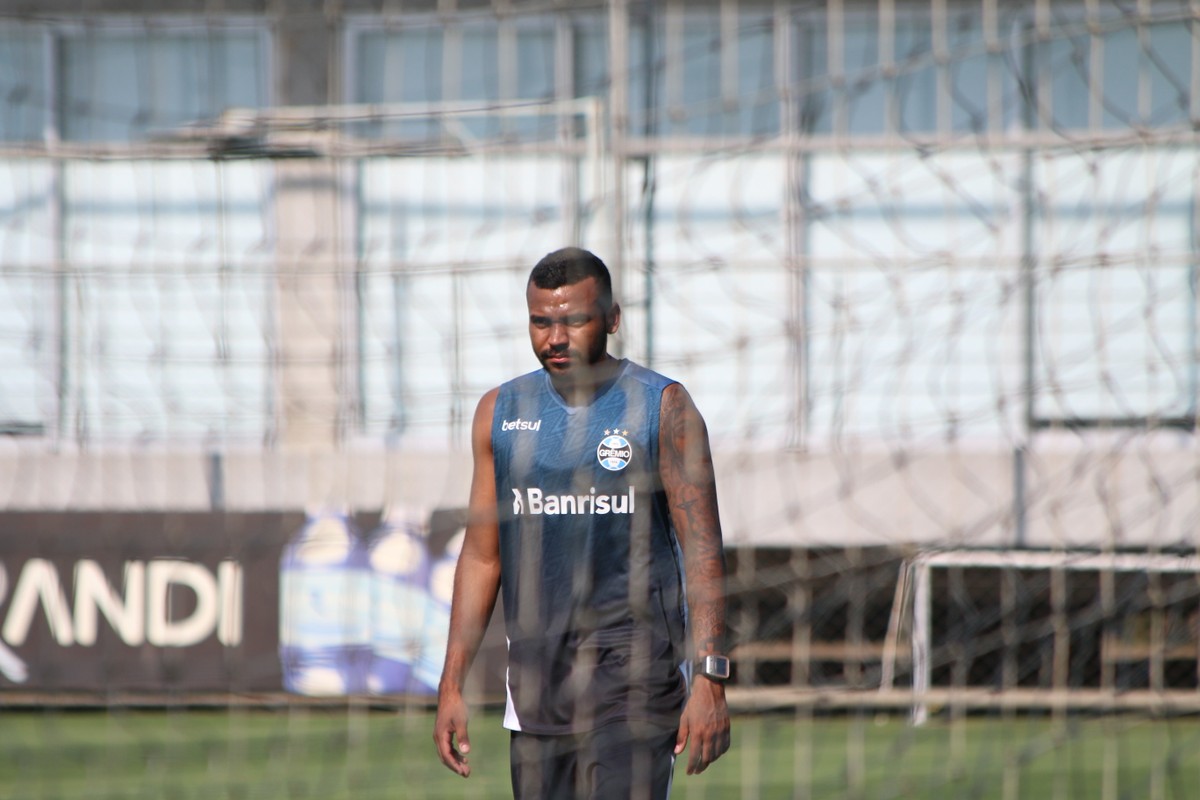 Após segunda cirurgia, Leonardo Gomes pode precisar de mais dois meses ...