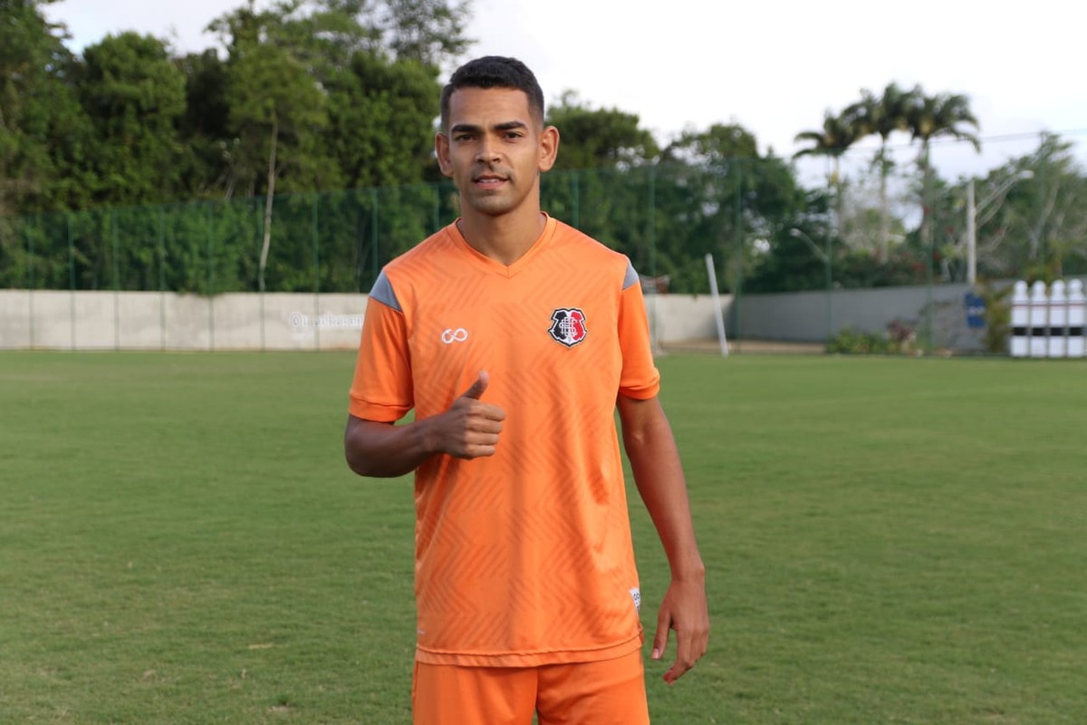 Jailson se apresenta e começa a treinar com elenco do Santa Cruz ...