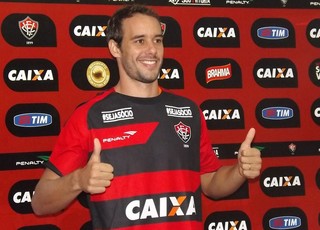 Curtinha: Rodrigo Defendi é regularizado e vira opção no Vitória ...