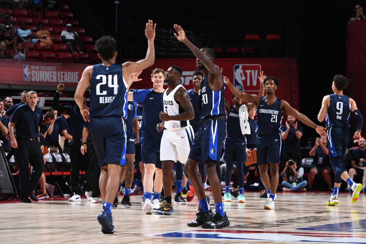 Josh Reaves arremessa da quadra de defesa e faz cesta incrível na NBA ...