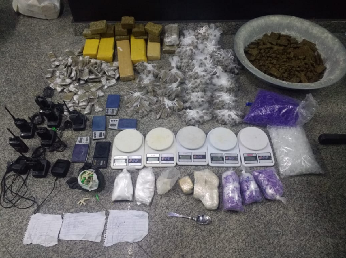 Polícia Apreende 16 5 Kg De Cocaína E 2 2 Kg De Pasta Base Em