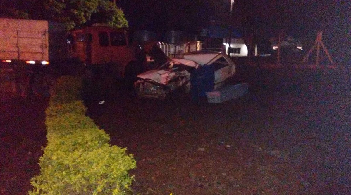 Batida entre carro e caminhão deixa um morto e feridos na Raposo Tavares | Itapetininga e Região ...