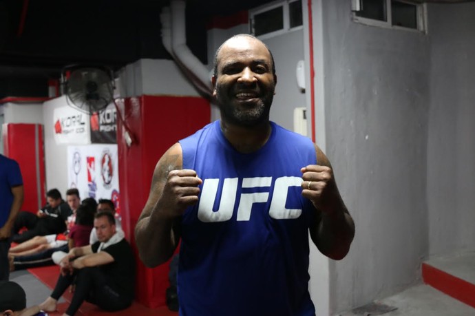 Rafael Cordeiro comenta ajuda de Shogun a Werdum: "Saíram na mão"