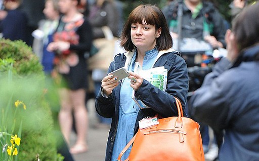 Lily Allen quer perder peso antes de voltar aos palcos - Quem | QUEM News