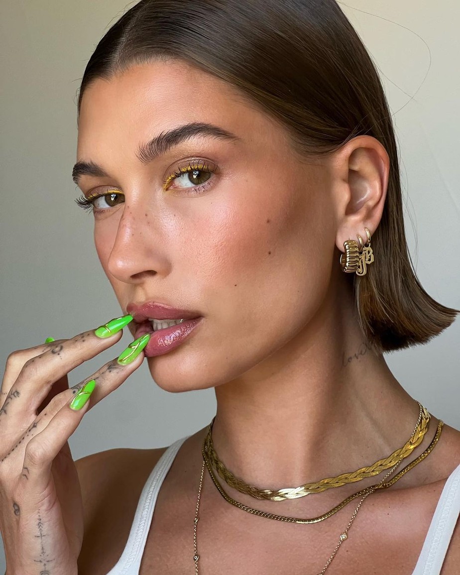Hailey Bieber entregou as inspirações perfeitas para a sua próxima nail ...