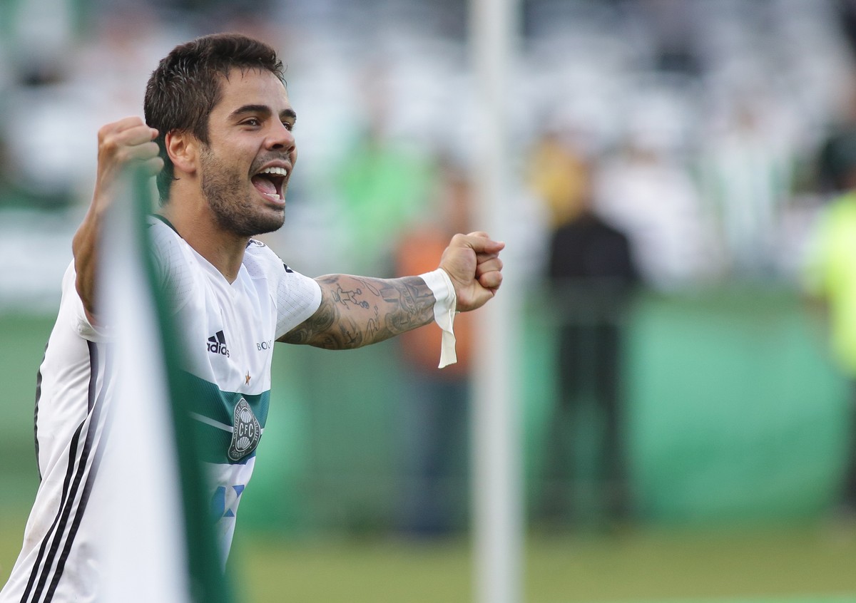 Por Coritiba na parte de cima, Henrique Almeida mira seis vitórias em ...