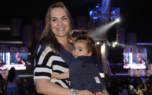 Dia de rock, bebê? Personal leva filhinha para conferir o Rock in Rio ...