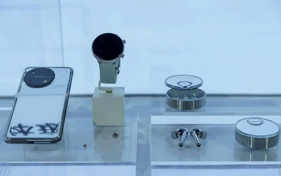 Espelho por todos os lados: novo celular gera curiosidade no exterior ...