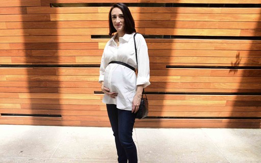 Maria Prata exibe barrigão na SPFW - Quem | QUEM News