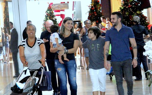 Kelly Key e marido vão às compras com filhos em shopping no Rio - Quem ...
