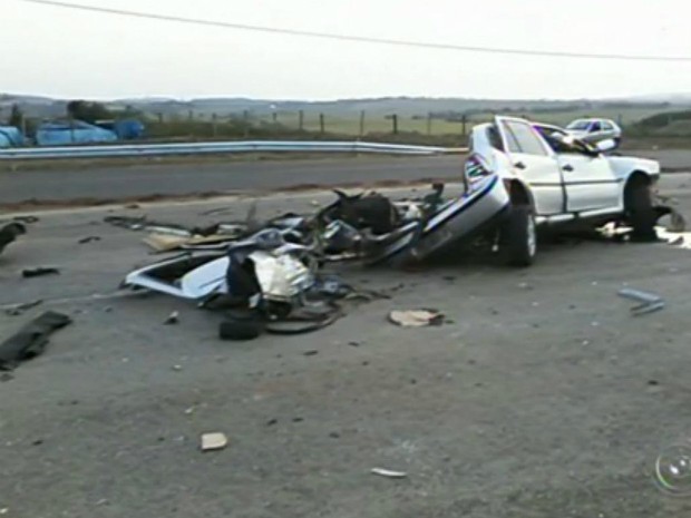 G1 - Acidente entre carro e ônibus deixa um morto e um ferido em Porto ...