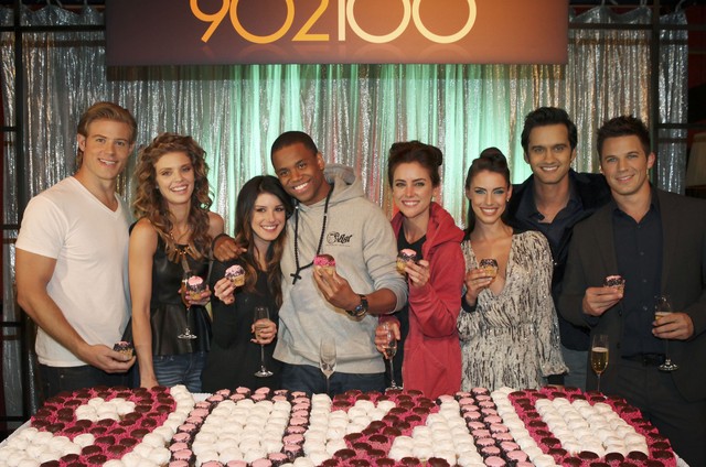 Atores de "90210" festejam o centésimo episódio da série - Patrícia ...