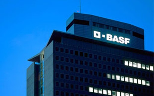 Basf corta 400 empregos em divisão de químicos - Época Negócios | Ação
