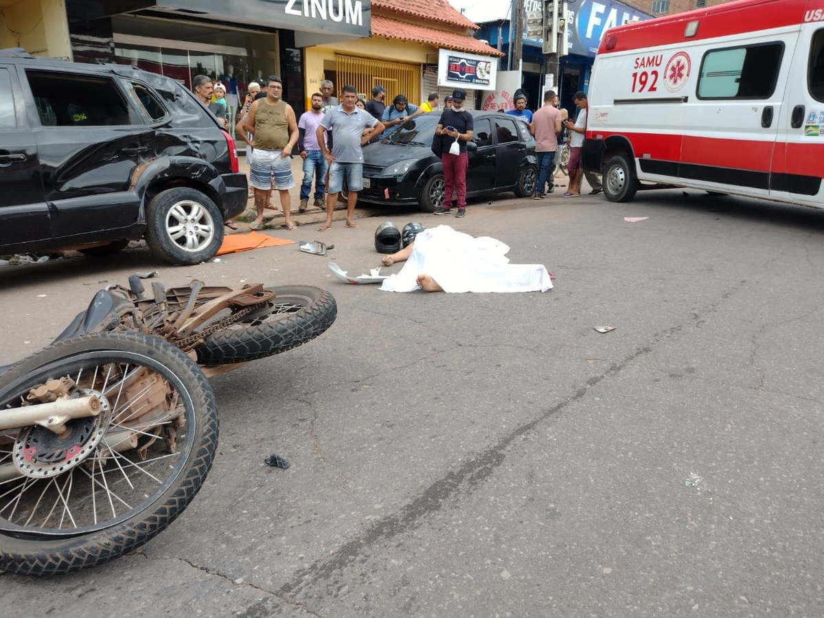 Jovem De 24 Anos Morre Em Acidente Entre Carro E Moto Na Avenida