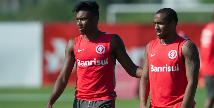 Maduro, alegre e referência: Anderson se adapta rápido e "ganha" o grupo