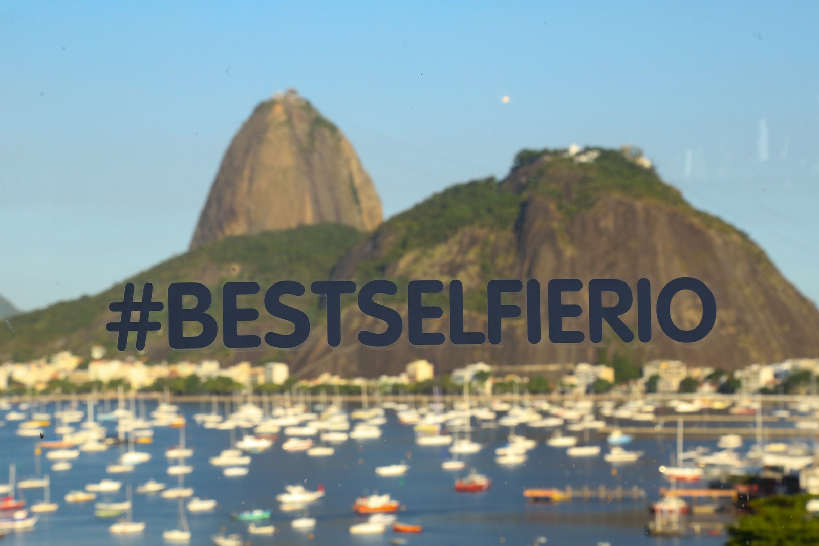 Confetes no rooftop do Botafogo Praia Shopping | Em parceria com | Glamour