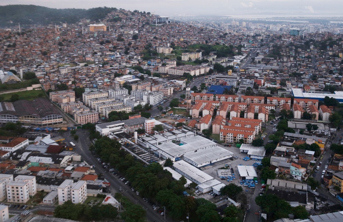 63% dos moradores do Complexo do Alemão vivem com até um salário mínimo ...