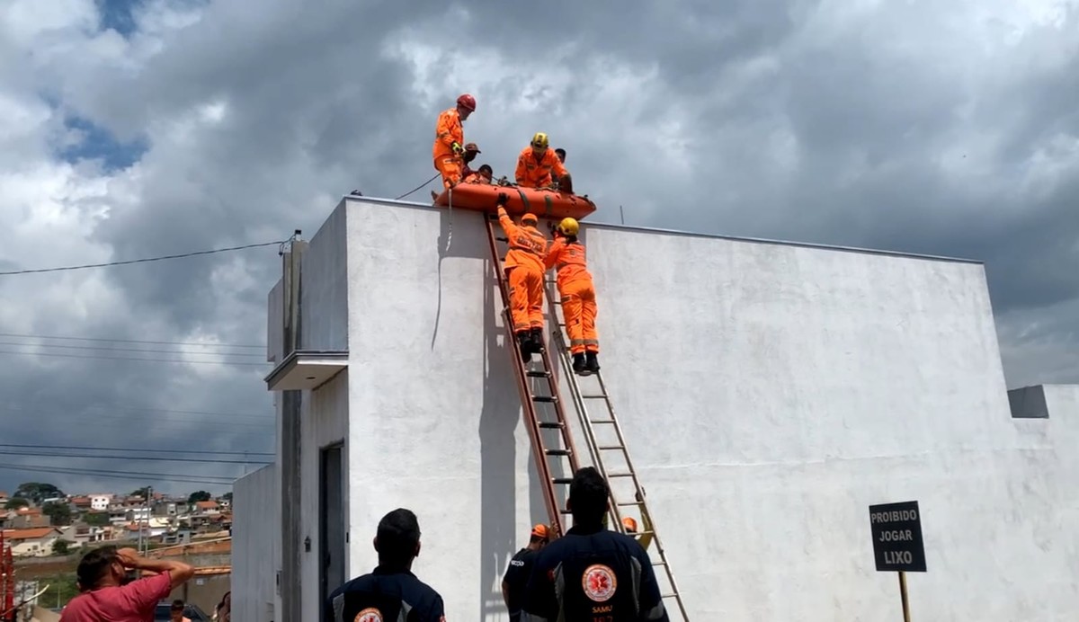 Homem Sofre Descarga Elétrica Enquanto Pintava Casa E Fica Com 50 Do