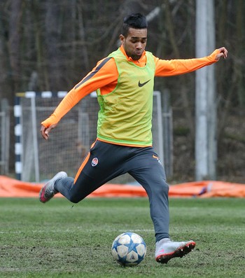 Técnico do Shakhtar confirma venda de Teixeira para a China, diz jornal