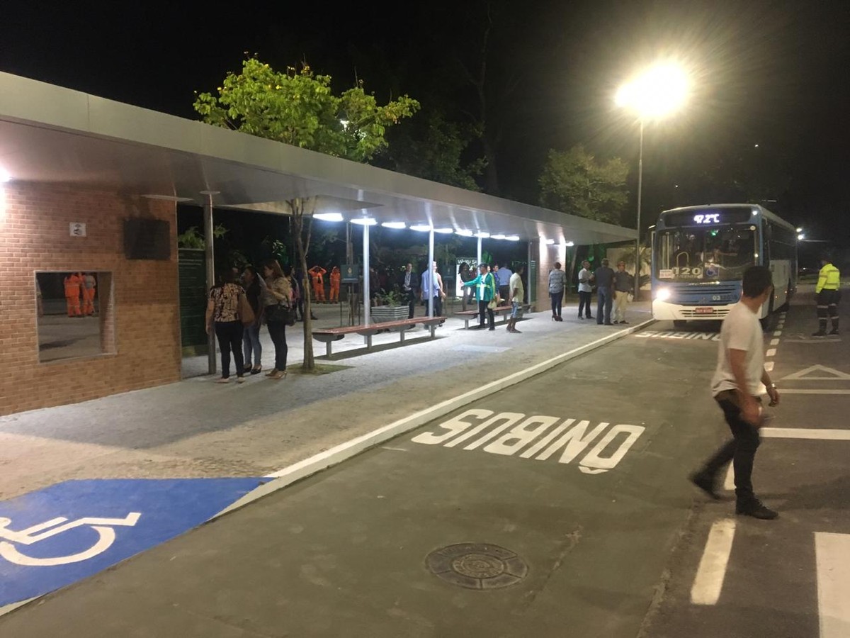 Com 17 dias de atraso, parada de ônibus que custou R$ 207 mil é ...