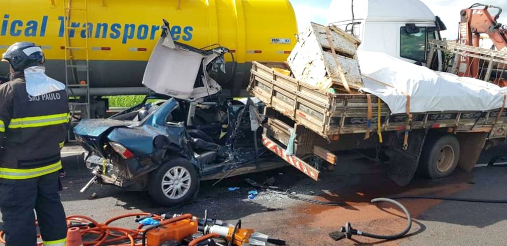 Engavetamento com quatro veículos deixa feridos e causa congestionamento em rodovia | Bauru e ...