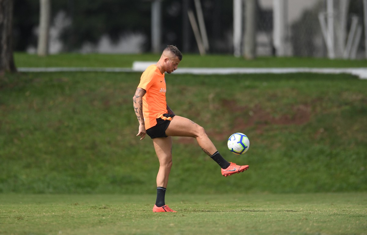 A detalhes de ser oficializado, novo contrato de Nico López com o Inter ...