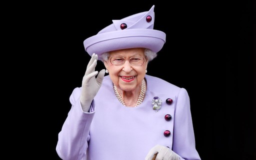 A rainha Elizabeth toma quatro drinks por dia; saiba quais são e ...
