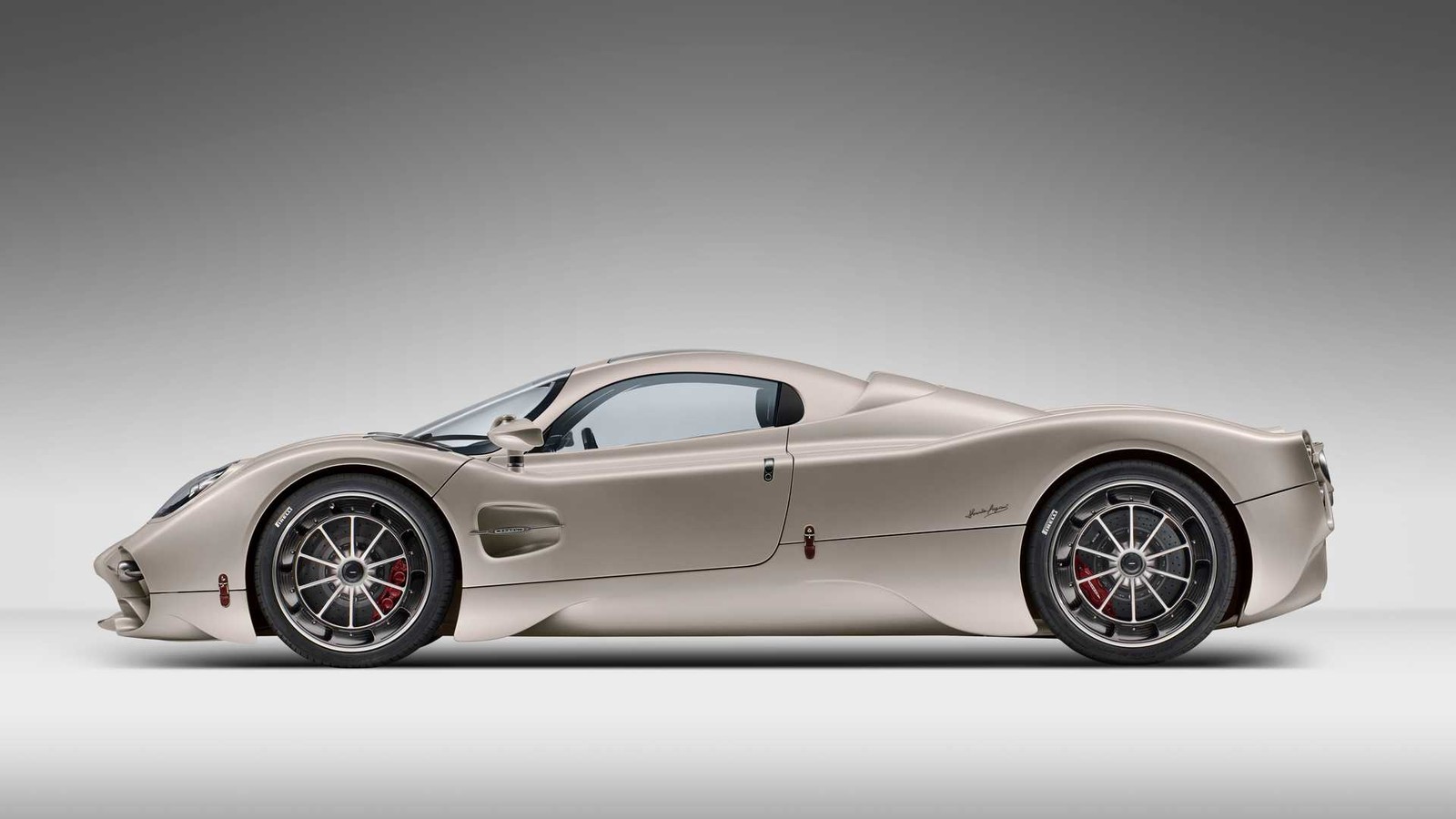 Novo Pagani Utopia tem 860 cv, câmbio manual e acelera como um carro de ...