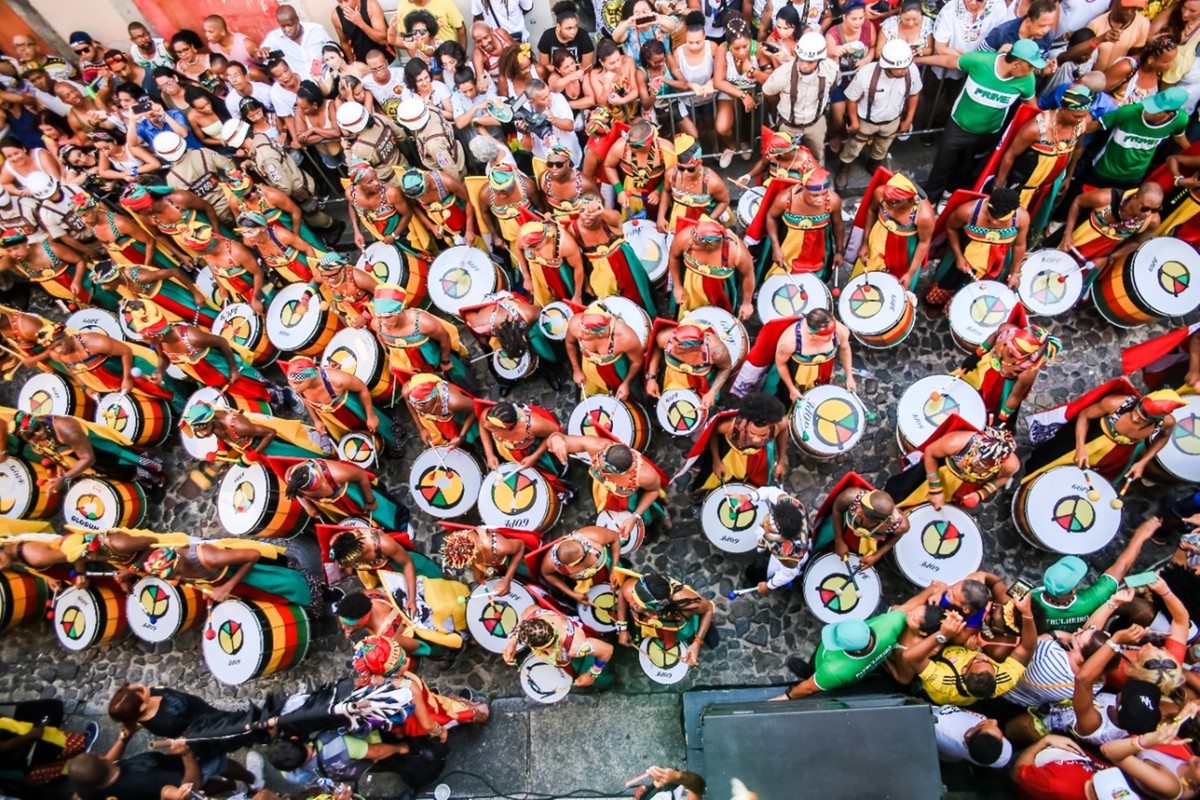 Após dois anos sem desfile, Olodum mira nos tambores e escolhe tema ...