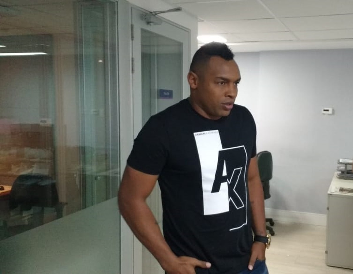 Vencido pelas dores, Obina anuncia fim da carreira: "Momento de estar ...