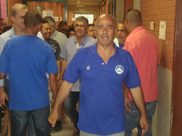 G1 - Farid Madi vota em Guarujá, SP, e destaca campanha sem agressões ...