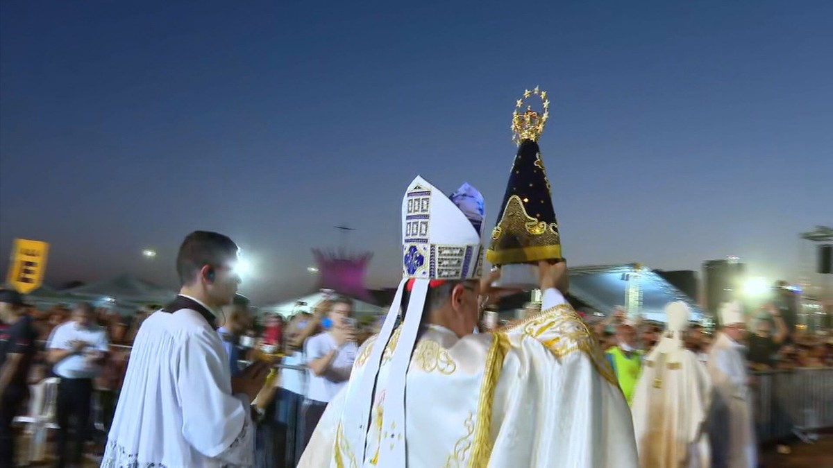 FOTOS: fiéis homenageiam Nossa Senhora Aparecida em Brasília | Distrito ...