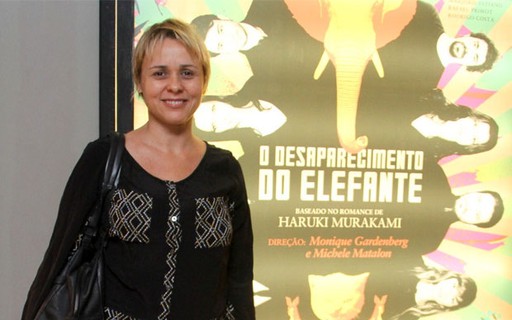 Giulia Gam aproveita noite de domingo para ir ao teatro - Quem | QUEM News