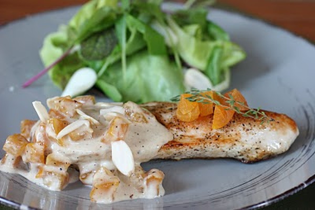 Filé de Frango ao Molho de Damascos e Contreau | Aves | Receitas