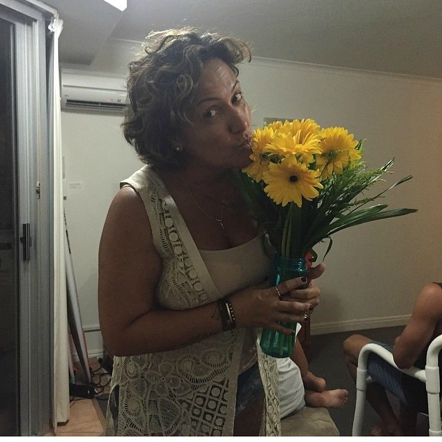 Simone Medina ganha flores; confira mais homenagens dos atletas às mães