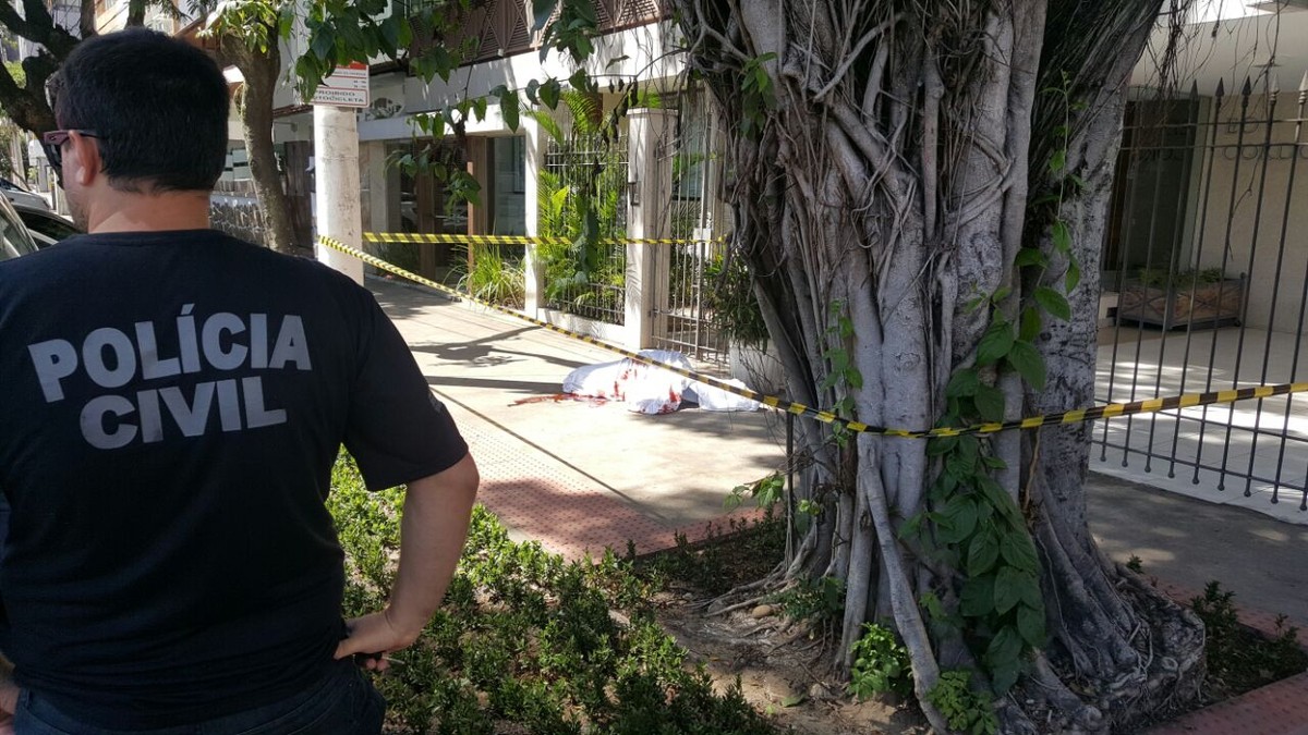 Corpo De Homem Assassinado No Meio Da Rua Em Vitória é Enterrado