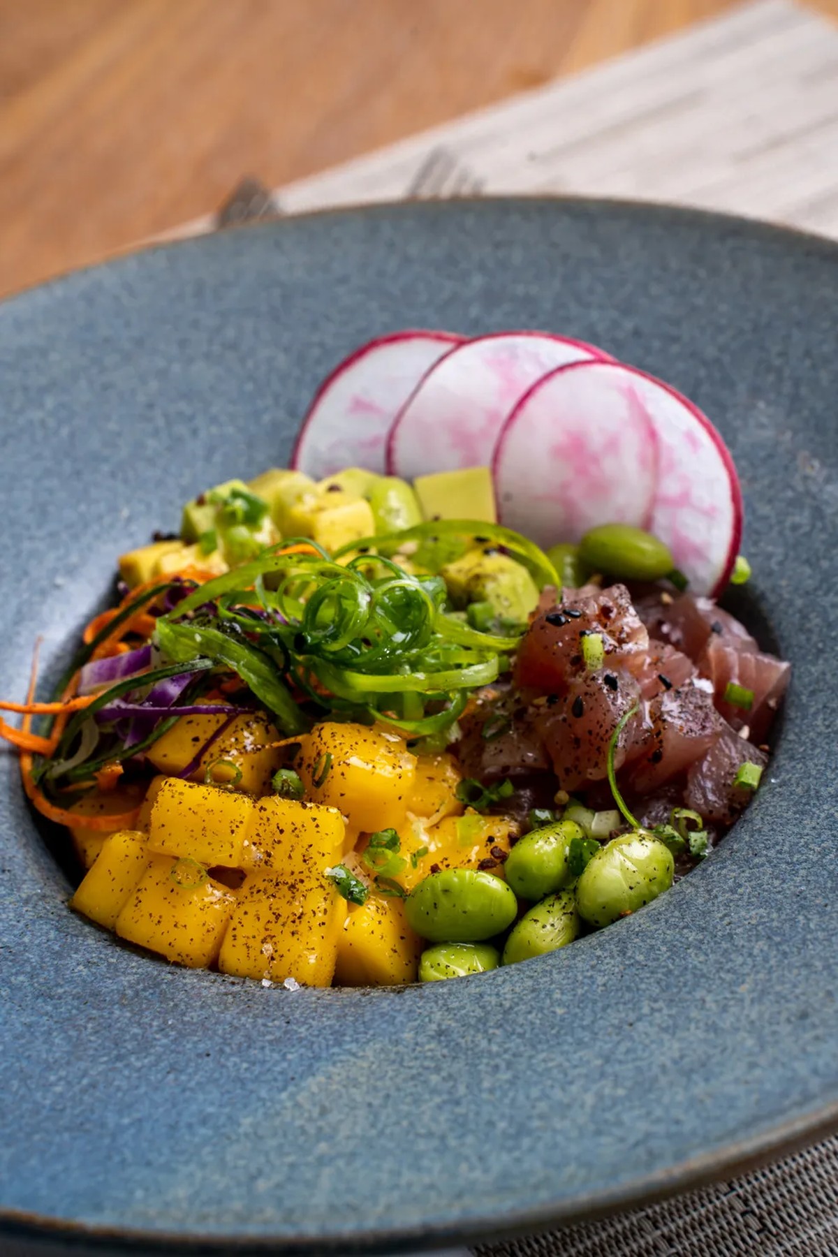 Poke de atum: 4 versões para saborear em dias quentes | Receita | Casa ...