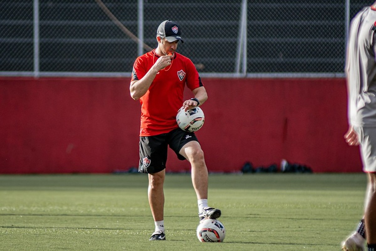 Após coletivo, Burse avalia pré-temporada do Vitória: "Feliz com tudo ...