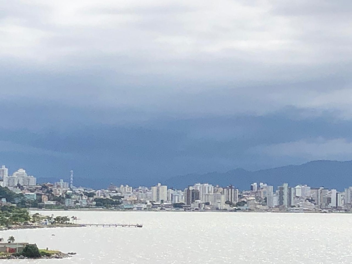 Temporais isolados e queda de granizo são previstos para regiões de SC ...