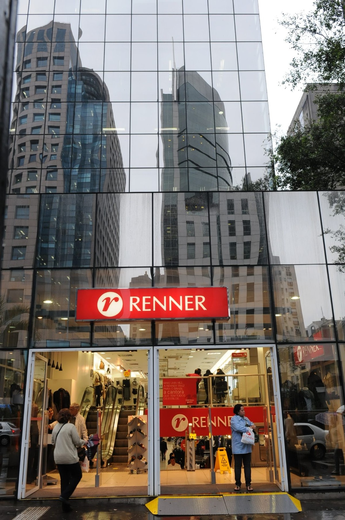 Lucro da Renner cai 11,5% no trimestre, impactado por vendas menores ...
