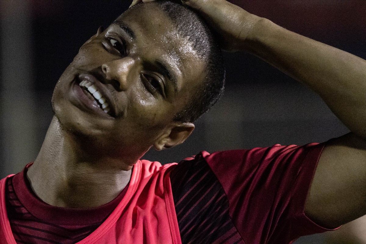 Lucas Cândido comemora respiro do Vitória na Série B e diz que grupo ...