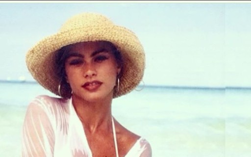 Sofia Vergara relembra os anos 1990 com clique sensual nas Bahamas - GQ | Musa
