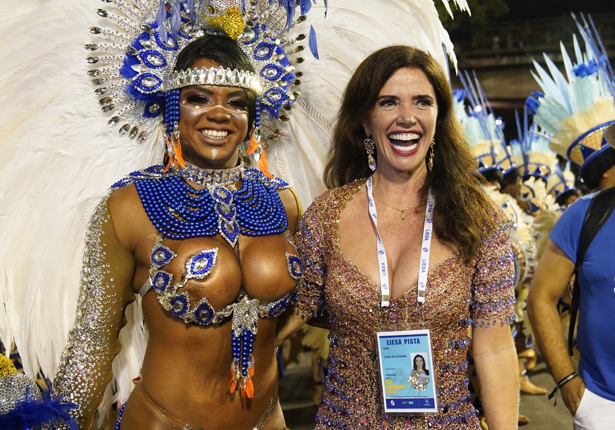 De ex-rainha da Portela para a atual: Luma de Oliveira reverencia Bianca Monteiro | Carnaval ...