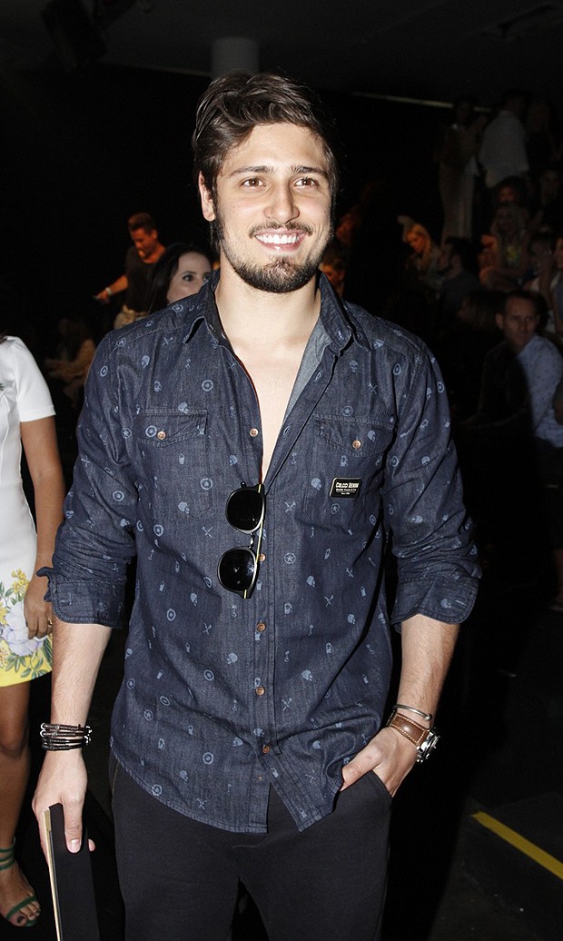Daniel Rocha prestigia último dia da SPFW e fala sobre novo visual ...