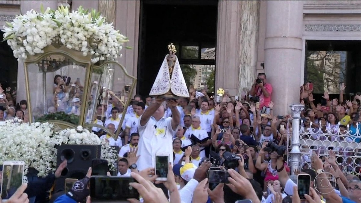 Em Belém Fiéis Acompanham Primeira Das 12 Procissões Do Círio De