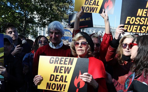Jane Fonda e Sam Waterston são presos em protesto contra aquecimento ...