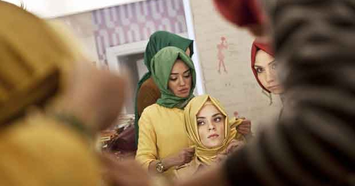 G1 - Revista de moda turca mescla devoção e alta costura - notícias em ...